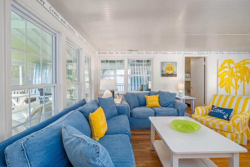 All Pets, Ocean Block. Screen Porch, Fence Yard - Tybee Island, GA
