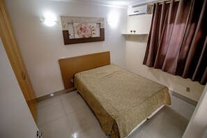 Apartamento Básico | Secretária adequada para computadores portáteis 