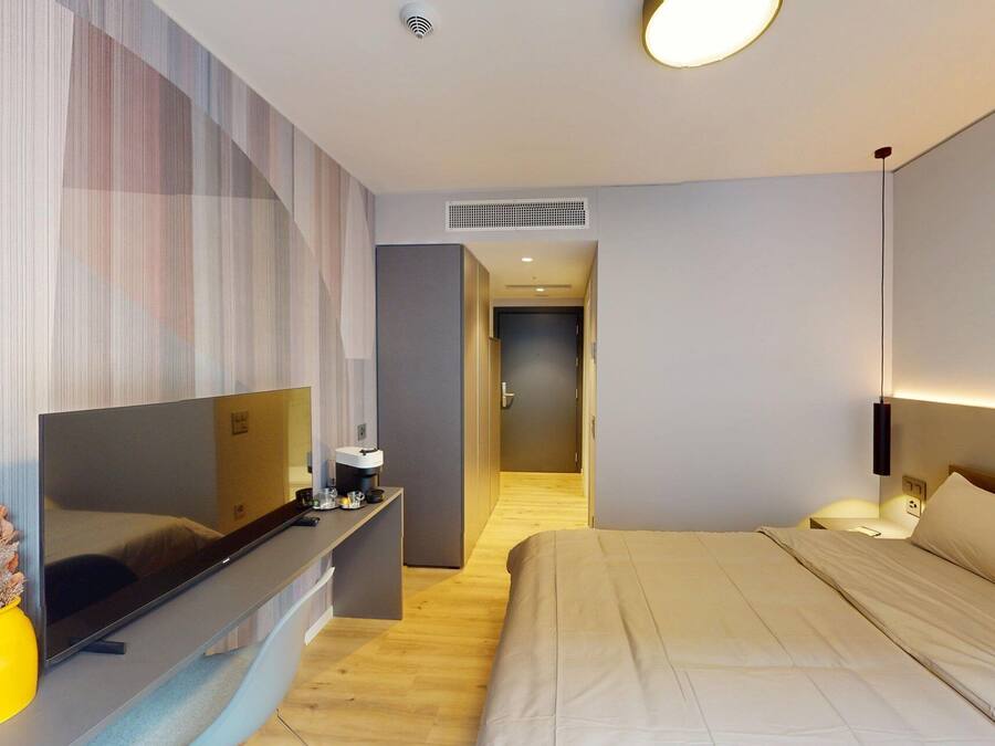 Quarto Duplo Comfort, Vista para a cidade | Minibar, secretária, secretária adequada para computadores portáteis