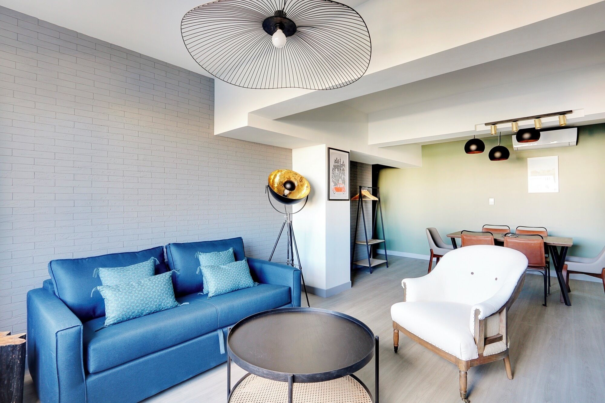 Apartamento, 2 quartos | Área de estar | TV