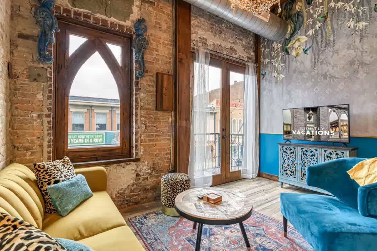 Welcome To Black Palace-b! A Beautiful Downtown Loft With Easy Access To Everyth - Springfield, MO