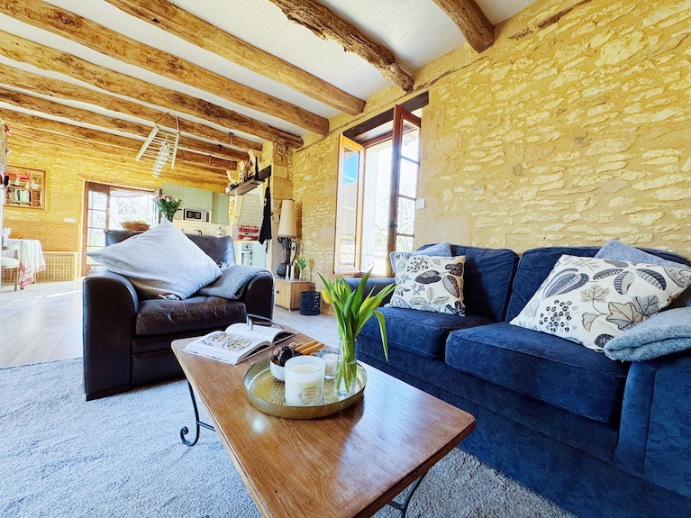 Charming 2-bedroom Cottage Within A Pretty Sandstone Courtyard With Large Pool - Dordogne