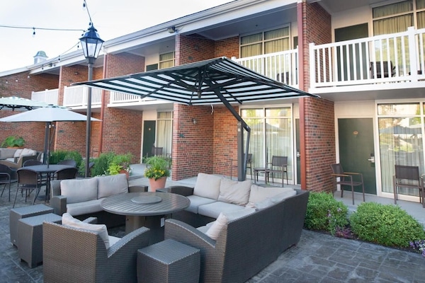 Campus-adjacent Room With Outdoor Pool Access | Free Parking - Athens, OH