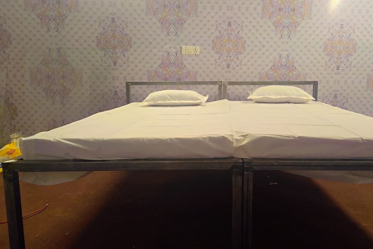 Quarto de Luxo | Secretária adequada para computadores portáteis