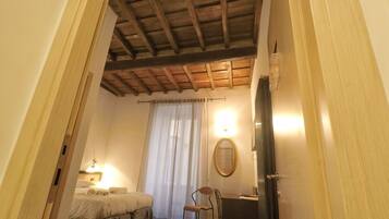 Quarto Duplo ou Twin Comfort | Secretária, secretária adequada para computadores portáteis