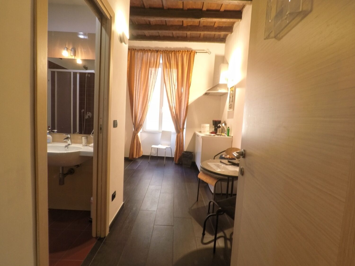 Suite Comfort, Vista para a cidade | Casa de banho | Um polibã, um secador de cabelo, toalhas fornecidas, sabão 