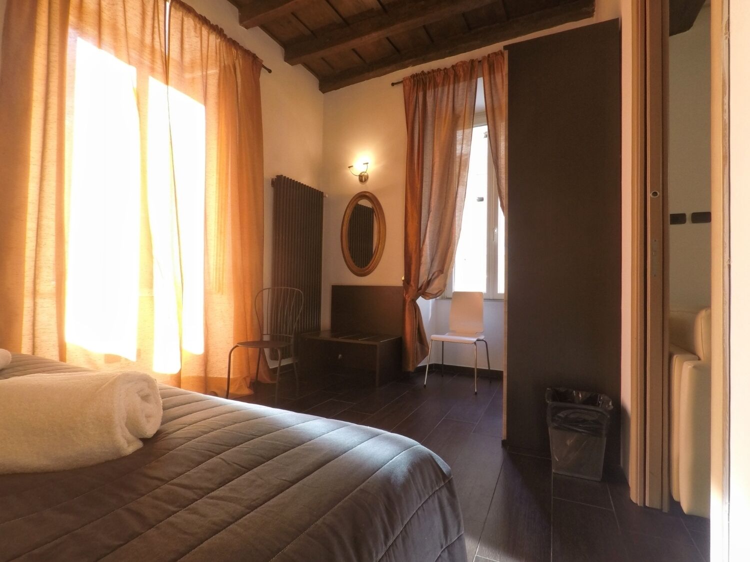 Suite Comfort, Vista para a cidade | Secretária, secretária adequada para computadores portáteis 