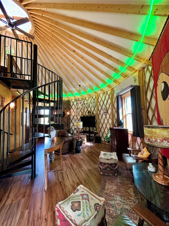 Hootie Owl Yurt - Shenandoah Va - Hot Tub, Firepit, Wood Buning Stove, Wifi - Shenandoah, VA