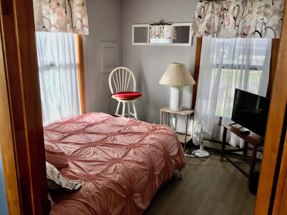 AMAZING WATERFRONT HOME MILLION DOLLAR LAKE WINNISSQUAM AND MOUNTAIN ...