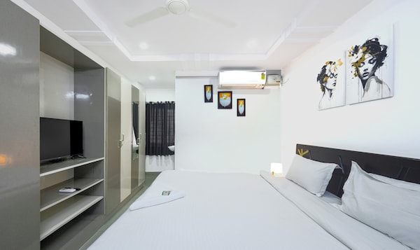 Hivee Hotel - Hyderabad