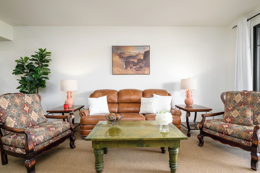 Overlooks Golf Course A 2-bedroom Condo In Gated Community, Carefree - Cave Creek, AZ