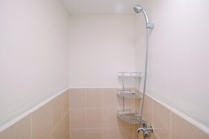 Estúdio Standard, 1 quarto (Apartment) | Casa de banho | Um polibã, artigos de higiene pessoal grátis, toalhas fornecidas 