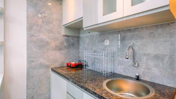 Apartamento Standard, 1 quarto (Apartment) | Cozinha privada | Um frigorífico