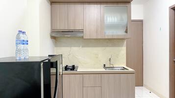 Apartamento Standard, 1 quarto (Apartment) | Cozinha privada | Um frigorífico, uma panela elétrica de arroz