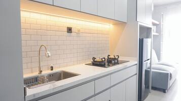 Apartamento standard, 1 quarto (Apartment) | Cozinha privada | Geladeira, panela elétrica de arroz