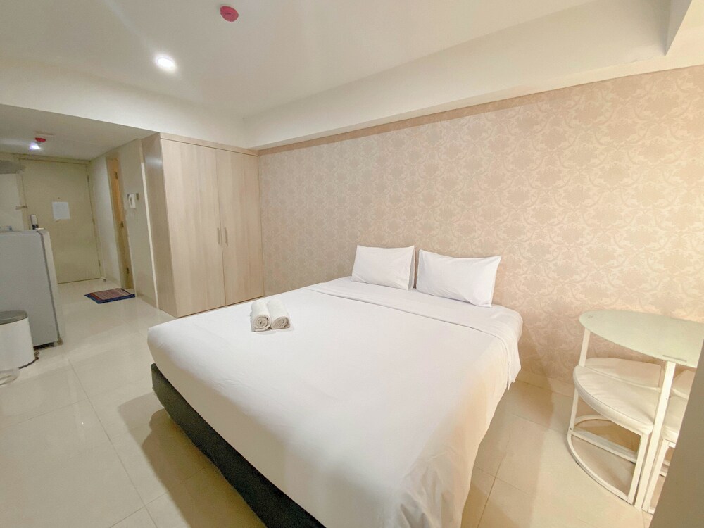 Good Homey Studio Apartment At Warhol (W/r) Residences - Semarang