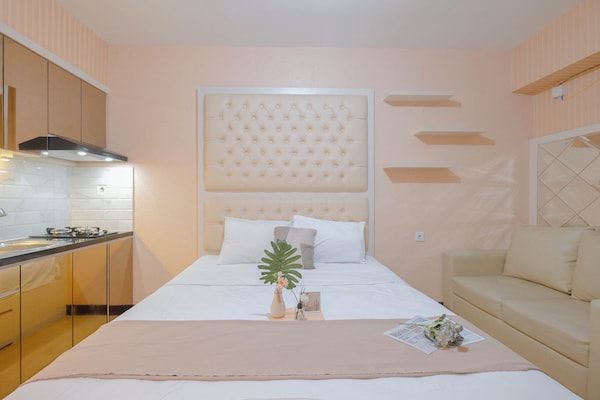 Nice And Comfy Studio At Cinere Resort Apartment - Jakarta