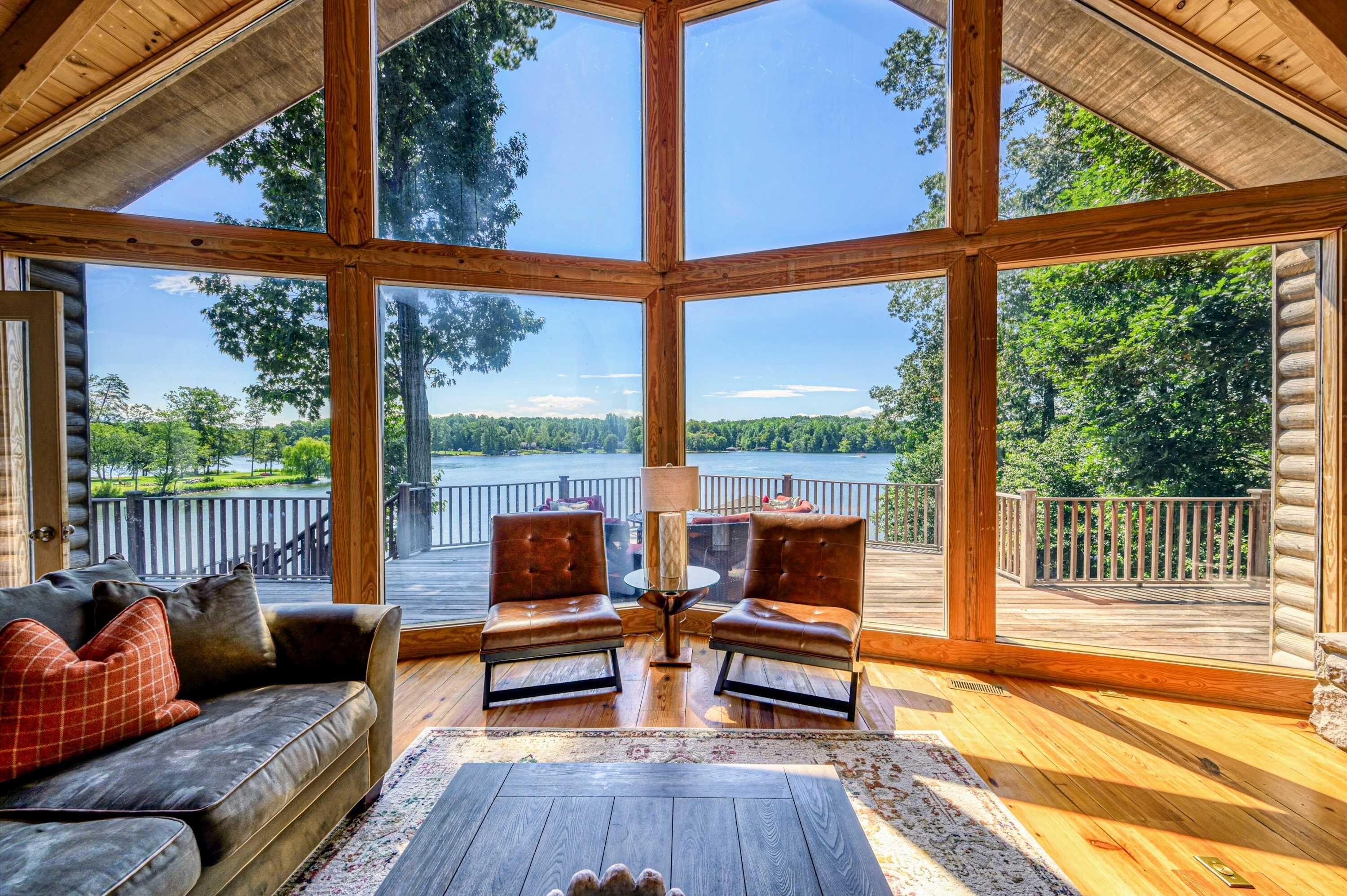 Lakefront Lake Anna Log Cabin, Views, Dock, Deck - Lake Anna, VA