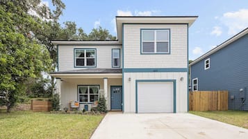 Casa (Multiple Bedrooms) | Parte interna