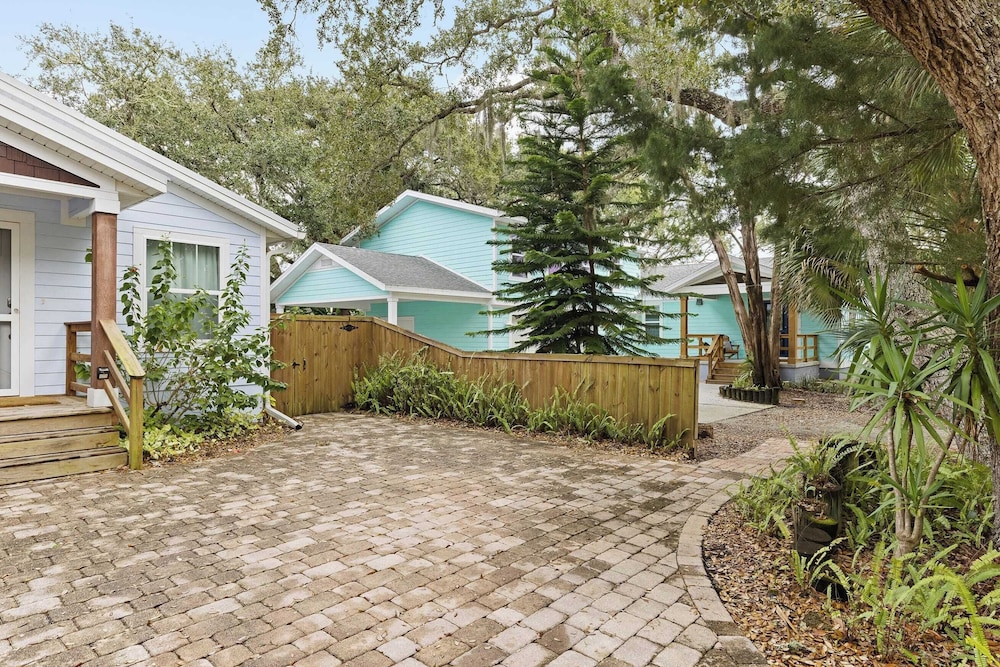 Sleeps 18! 2 Homes, Hot Tub, Game Room, Walk To The Beach Haven & Hidden Grove - St. Augustine, FL