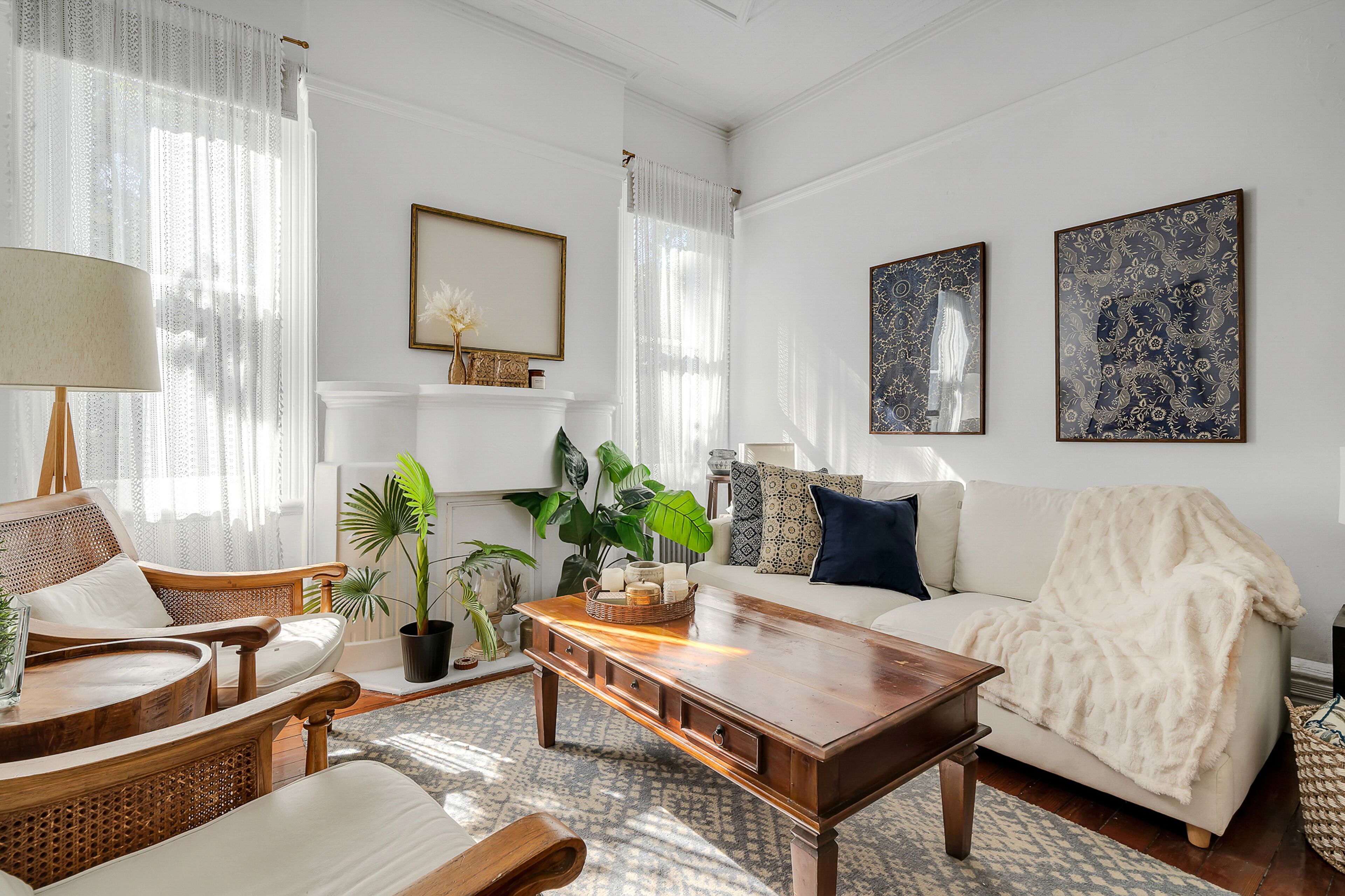 Character Home With Modern Comforts - Free Parking! - North Sydney