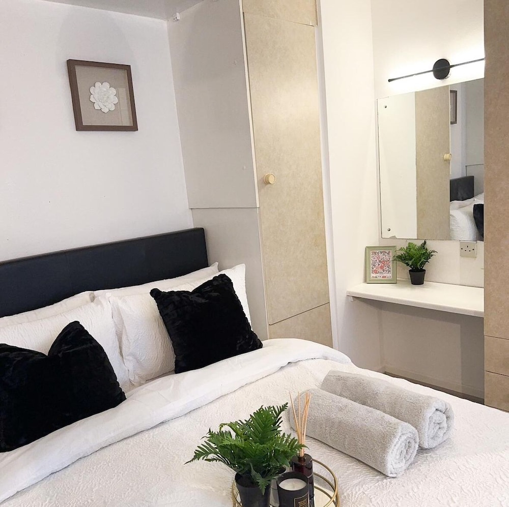 1124 Manchester Studio Apartments - Manchester | Vrbo