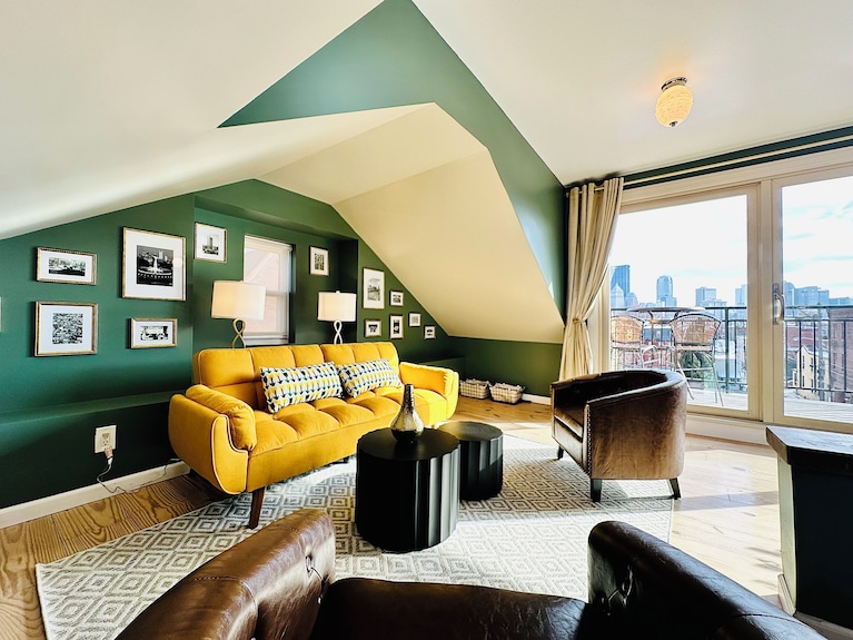 Luxury Private Boutique Hotel With Cityview, Hot Tub, Free Parking -