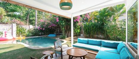 Vila família, 3 quartos, piscina particular | Terraço/pátio