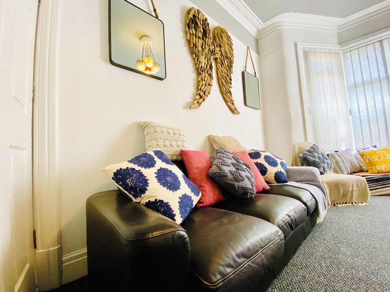 Blackpool - 4 Beds - Sleeps 10 - Pet Friendly - Blackpool