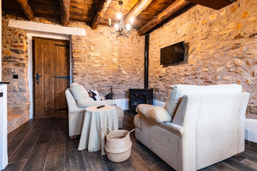 Apartamento 'El Nido' Con Vistas A La Montaña, Terraza Privada Y Jardín Privado - Cantavieja