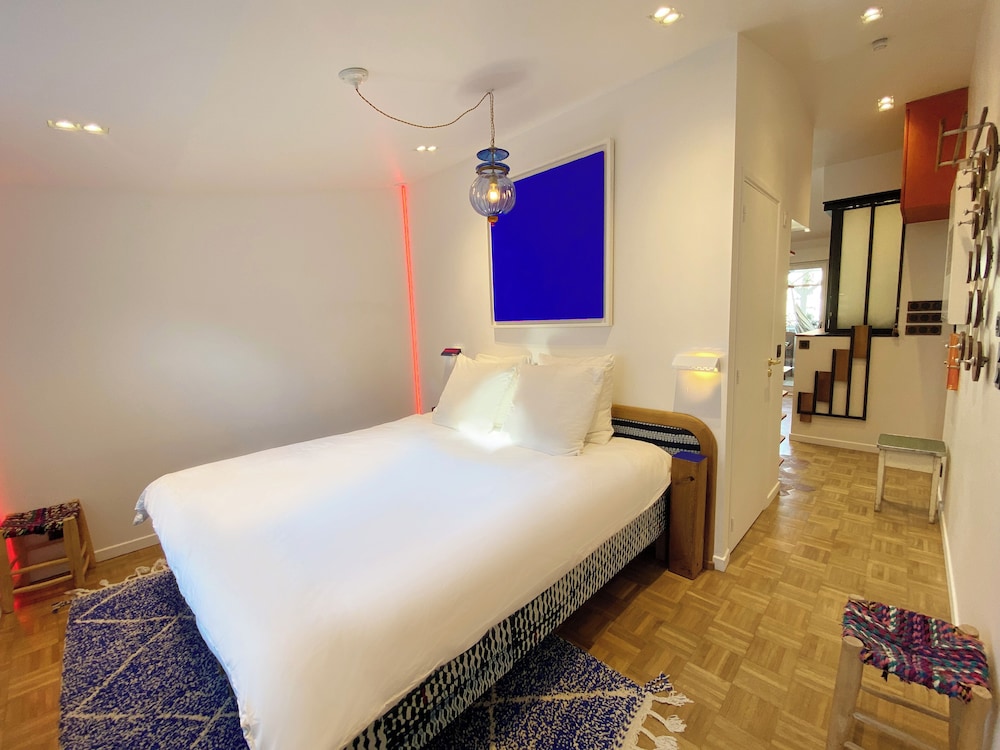 Absolute peace and terrace in Bastille - Paris | Vrbo