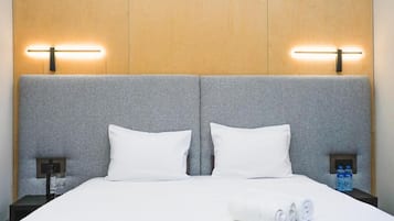 Quarto Duplo Básico, vista para o pátio | Cortinas/cortinados opacos, Wi-fi grátis
