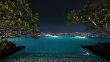 Piscina exterior, da(s) 7:00 à(s) 22:00, espreguiçadeiras