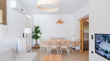 Villa, 2 quartos, piscina privativa | Refeições no quarto