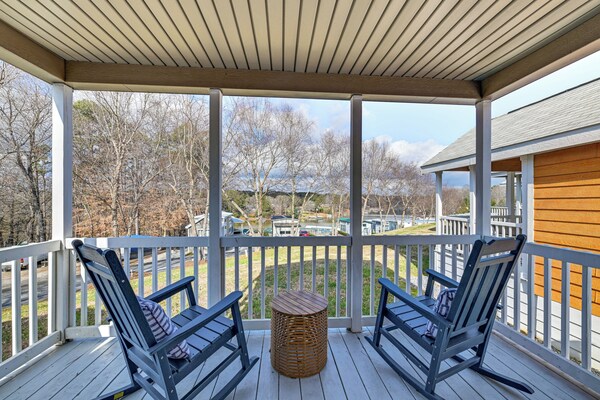 < 1 Mi To Lake Norman Marina: Home W/ Pool Access - Lake Norman, NC