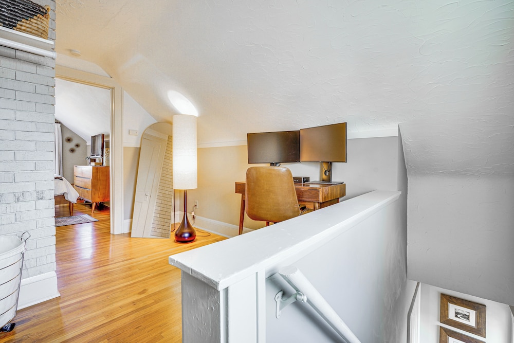 Walk To Beach + Lake Nokomis: Minneapolis Home! - Minneapolis, MN