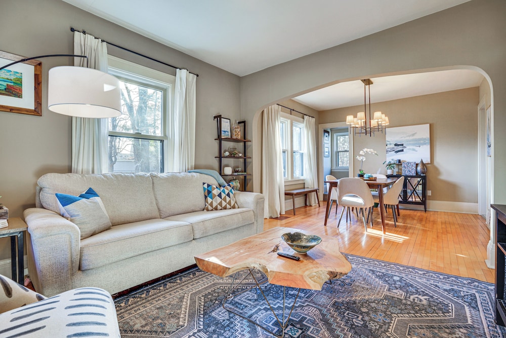 Walk To Beach + Lake Nokomis: Minneapolis Home! - Minneapolis, MN