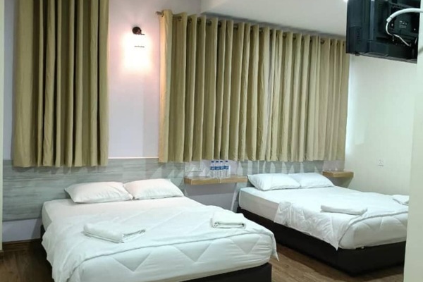 Quarto família | Ferros/tábuas de passar roupa, Wi-Fi de cortesia