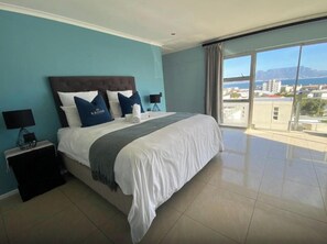Suite Deluxe, varanda, vista para o mar | Cofre no quarto, secretária, Wi-fi grátis