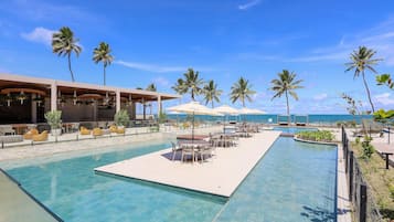 6 piscinas externas, barracas de cortesia, guarda-sóis