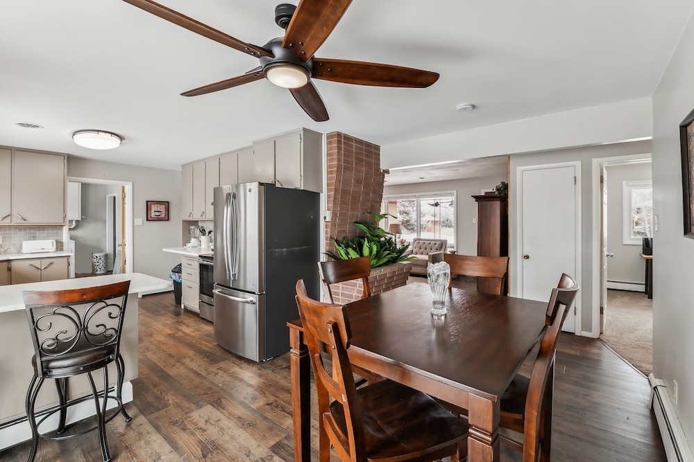 Comfortable & Spacious 3br Home In Cheyenne 3 Bedroom Home - Cheyenne, WY