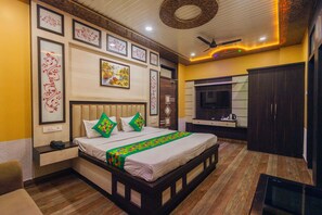 Quarto Deluxe | Com mobília individualizada, secretária, cortinas/cortinados opacos