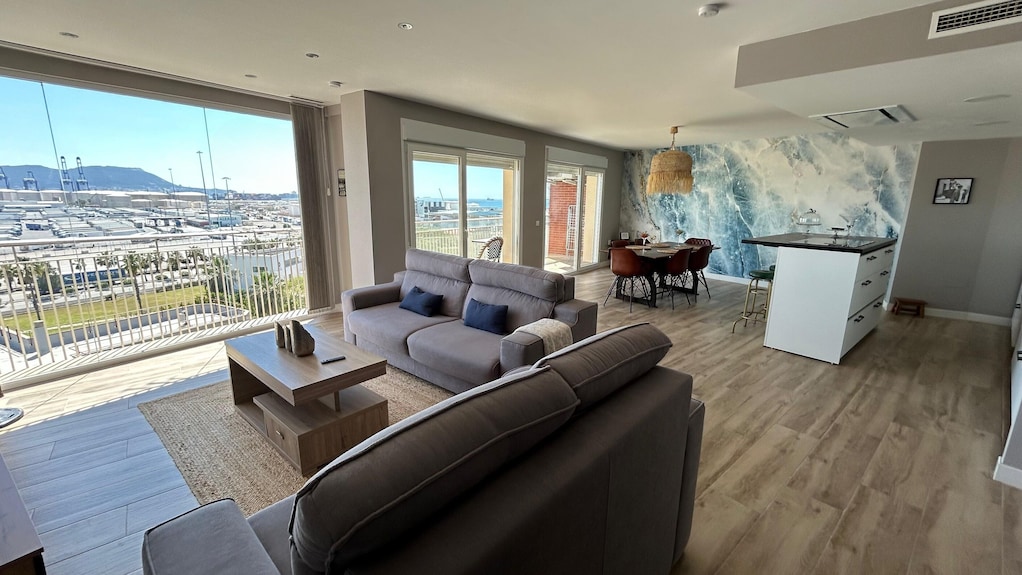 Modern And Spacious Apartment In Algeciras | Bay Views | Near The Port - Algeciras