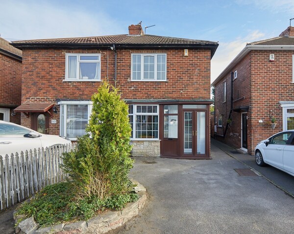 2 Bed Derby House- Parking - Rolls Royce - Derby