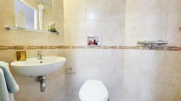 Quarto solteiro, para não fumantes | Banheiro