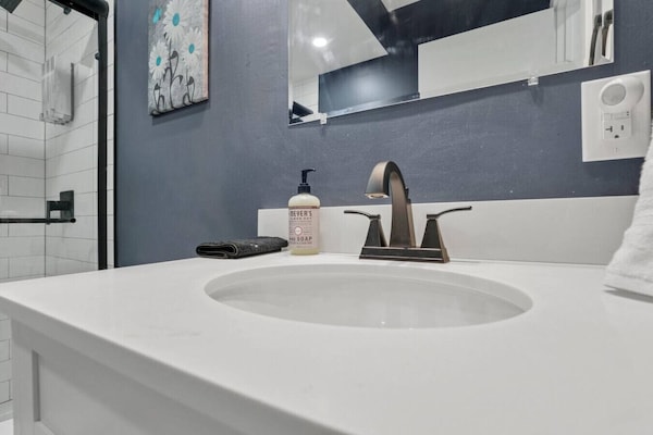 8 Min To Convention Center | Work Travel | Unit A - New Albany, OH