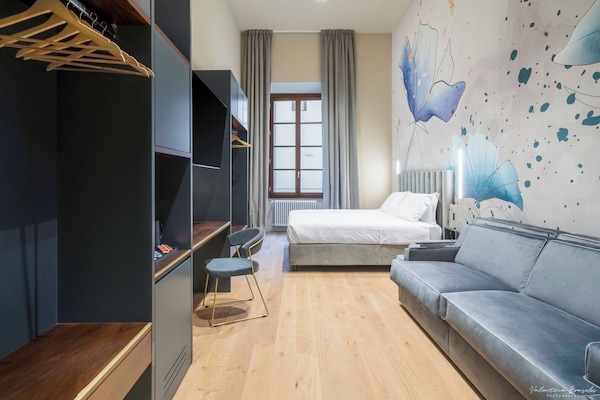 Quarto Quádruplo Clássico | Roupa hipoalergénica, cofre no quarto, secretária