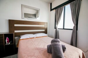 Loft econômico | 1 quarto, cortinas blackout, ferros/tábuas de passar roupa