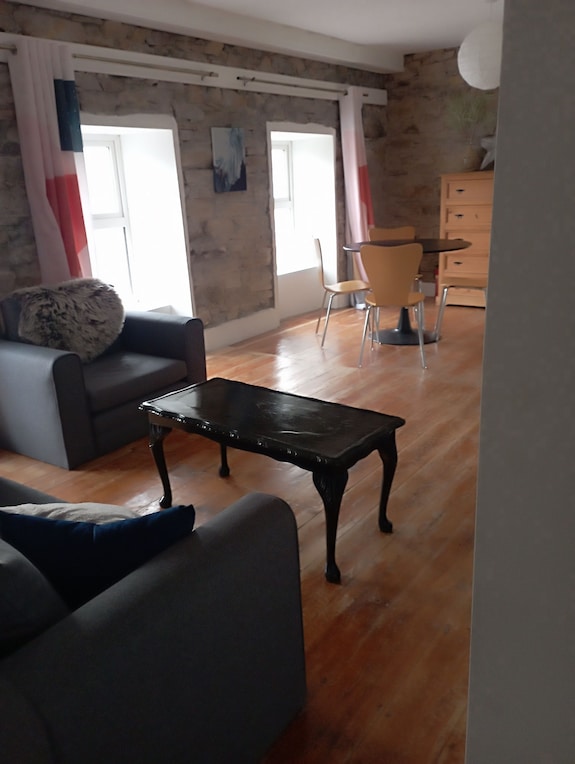 Stay At Aidos Apartment In Annascaul Village On Dingle Camino Dingle Way - - Dingle Peninsula