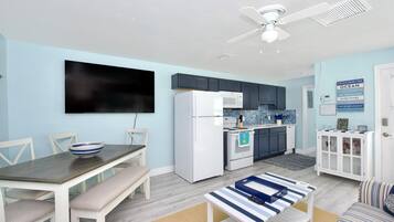 Casa, 1 cama queen-size e sofá-cama (MT Wind Swept #5) | Cozinha privada | Uma torradeira